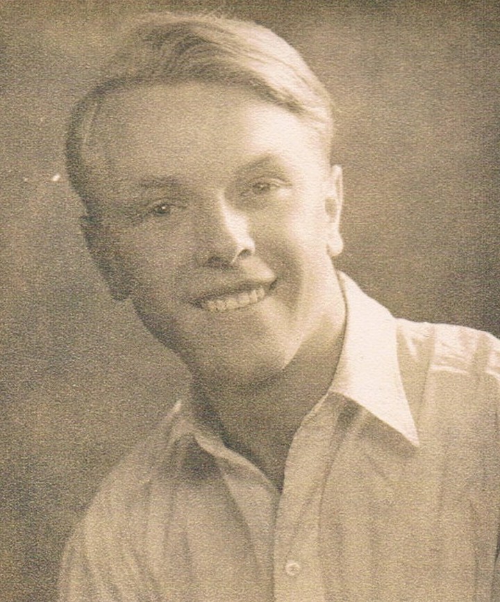 Uncle Des 1940s – Lucy atkins